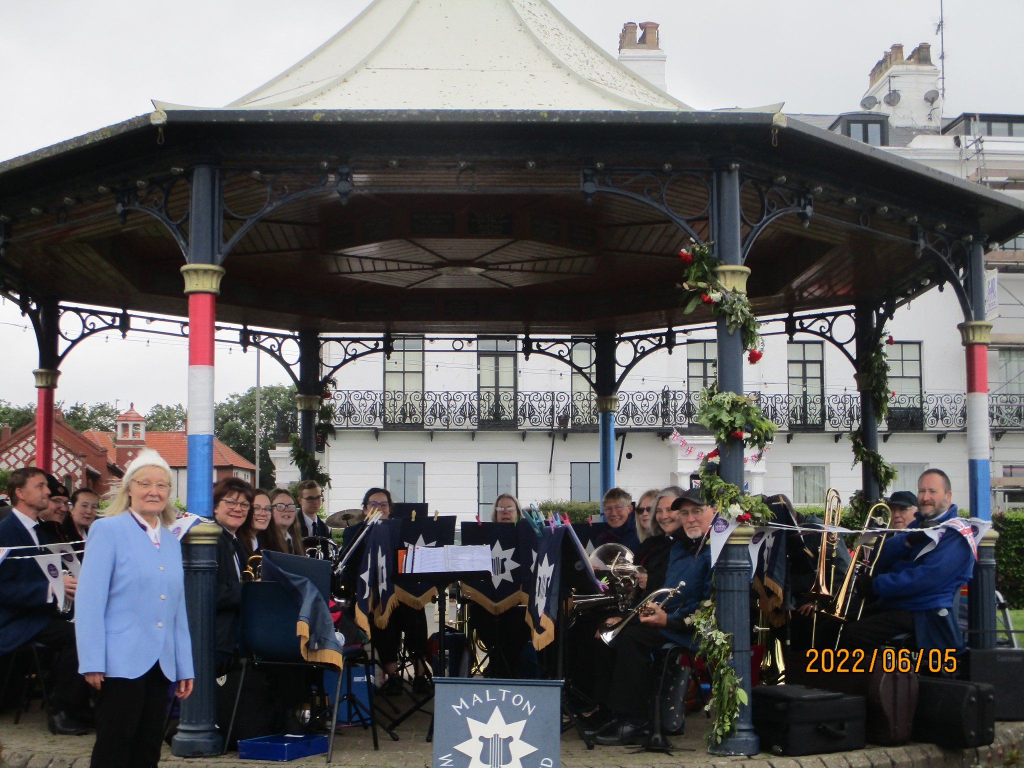Filey-Bandstand – Malton White Star